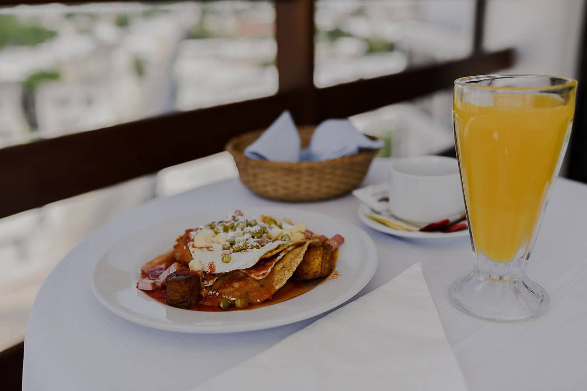 Room Service y Servicios del Hotel - Los Aluxes